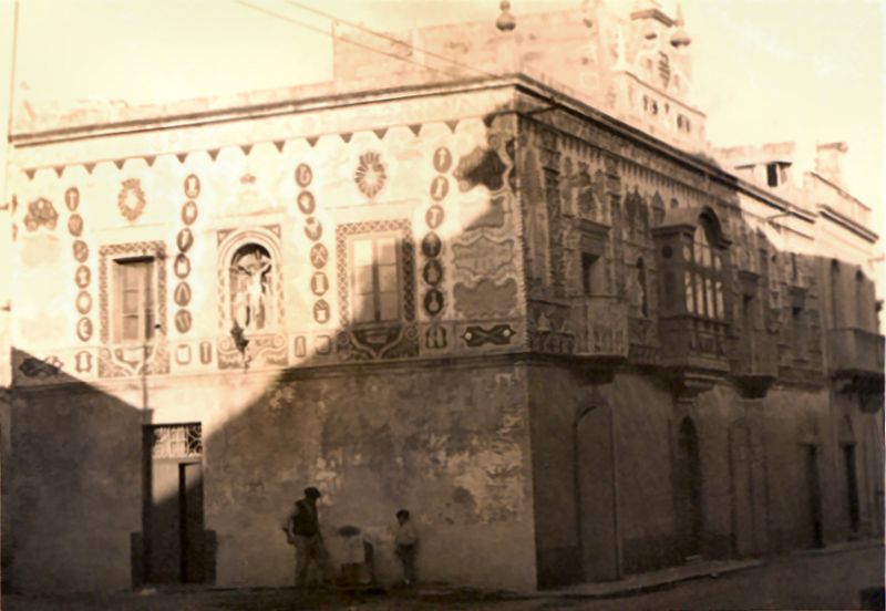 22 Rare Photos Capture Street Scenes of Malta in the Early 1950s ...
