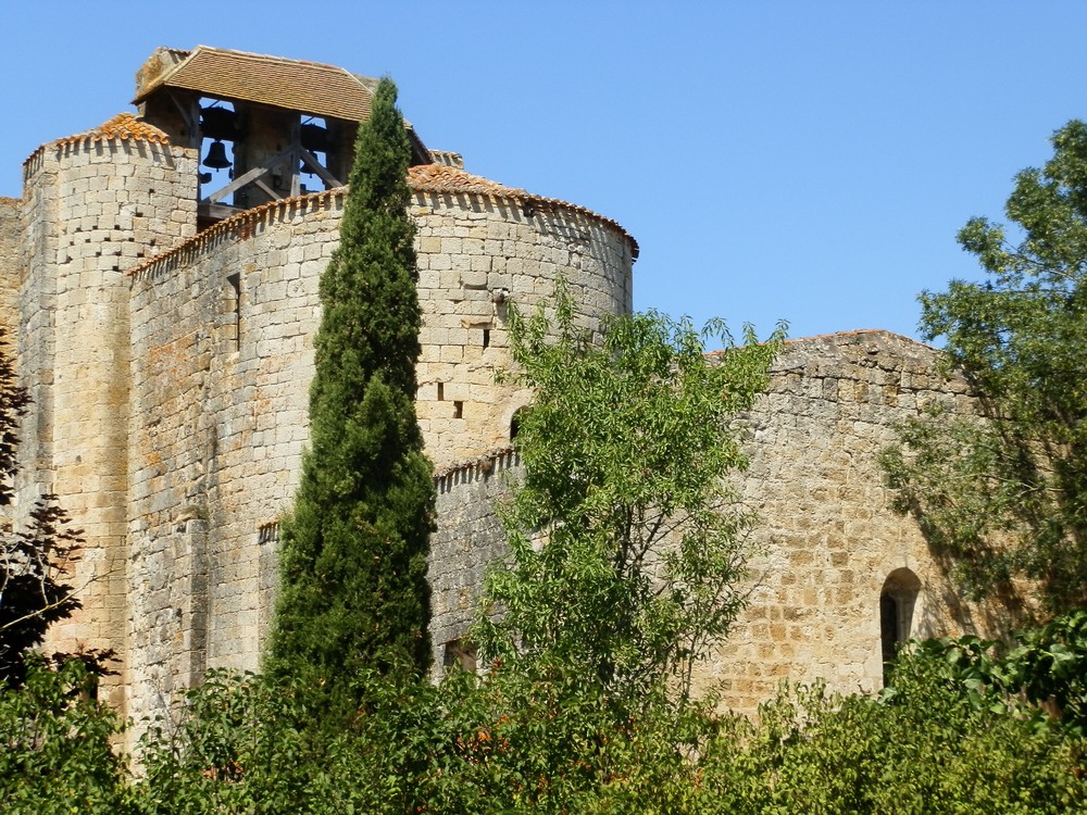 Villes Patrimoniales: Larressingle : Eglise et ruines du Château