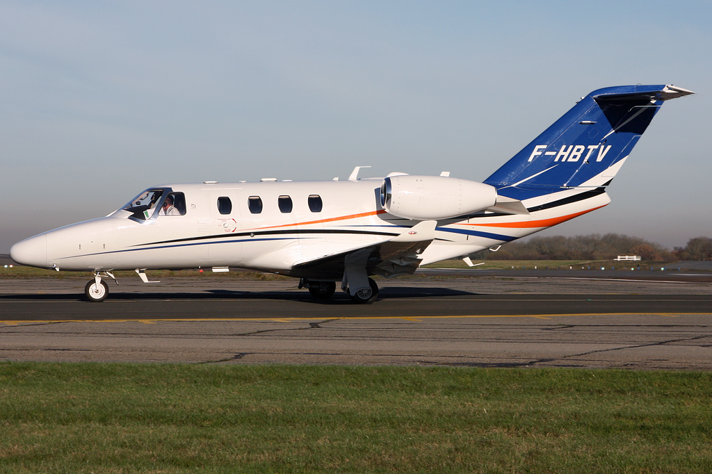 LONDON BIGGIN HILL AIRPORT EGKB/BQH IMAGES by Terry Wade: F-HBTV C25M ...