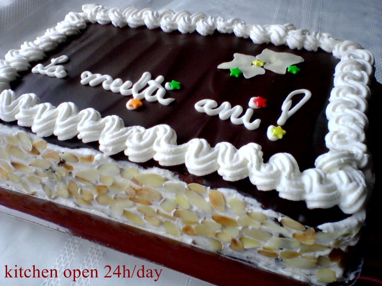 Gabi Naum's kitchen open 24h/day: Tort cu fructe, vanilie si ciocolata