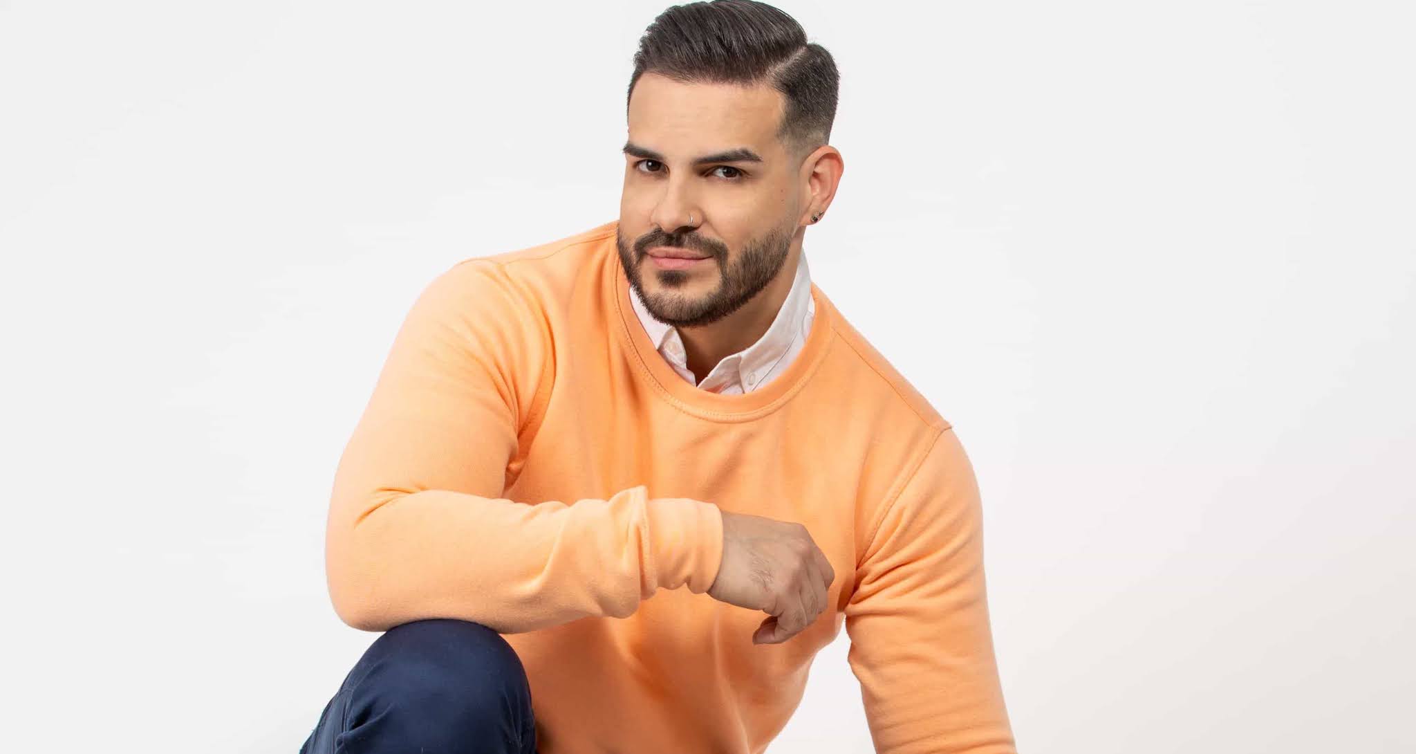 Víctor Santiago regresa a la televisión con “PRIMETIME”