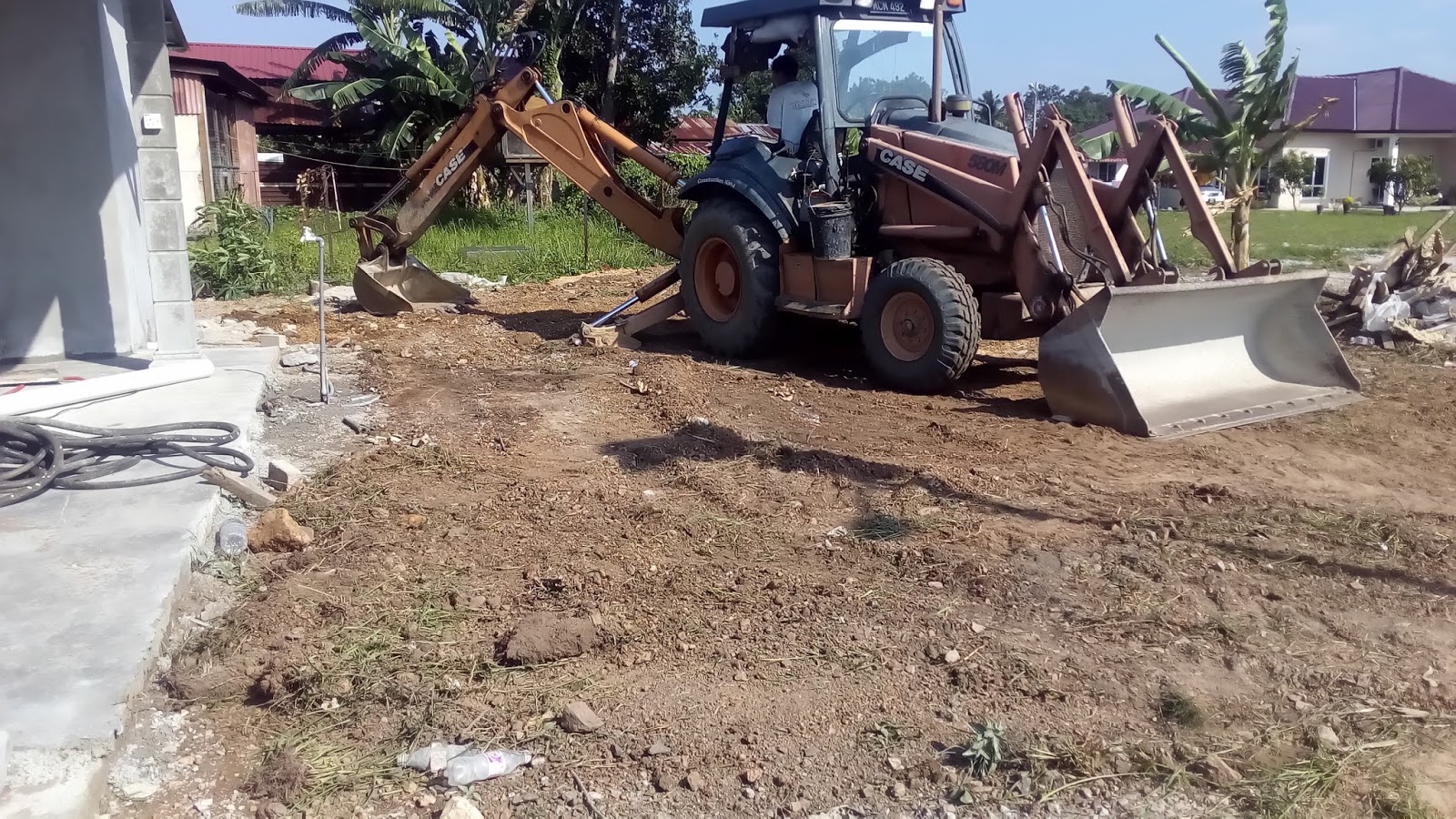 KONTRAKTOR KEBERSIHAN MELAKA: Bersih kawasan dan level tanah