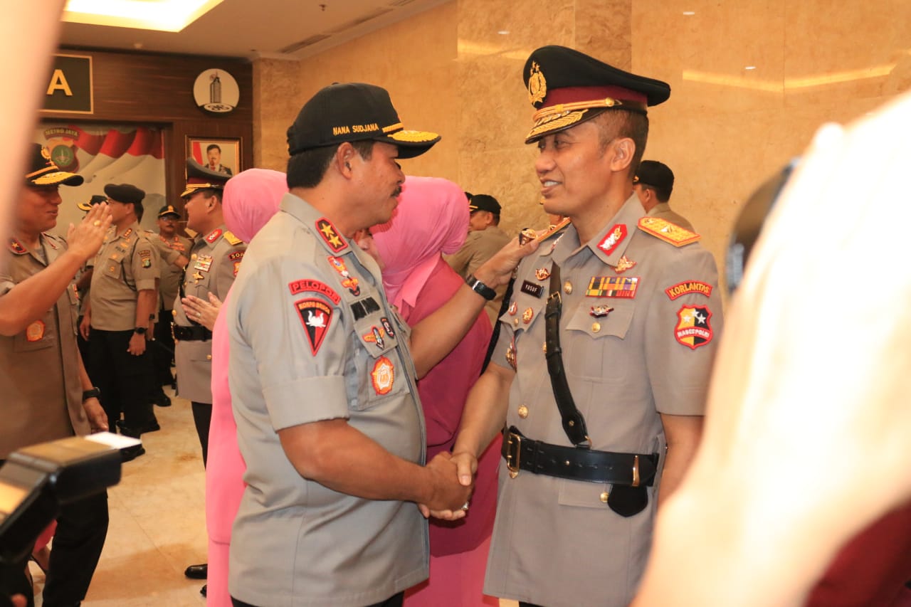 Kapolda Metro Jaya Pimpin Sertijab 6 PJU Polda Metro Jaya. Kapolda Metro Jaya Pimpin Sertijab 6 PJU Polda Metro Jaya.