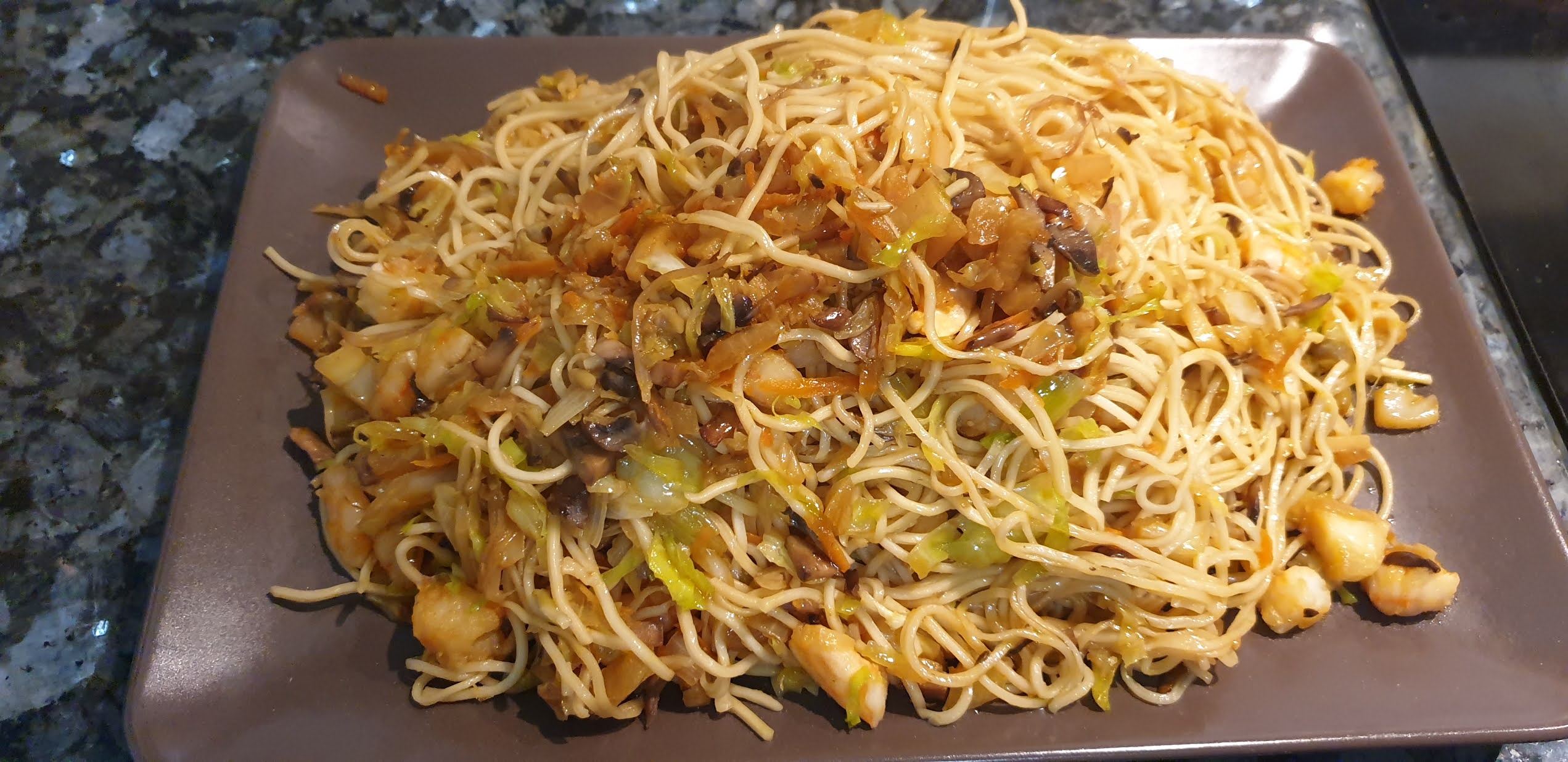 Massa chinesa com gambas