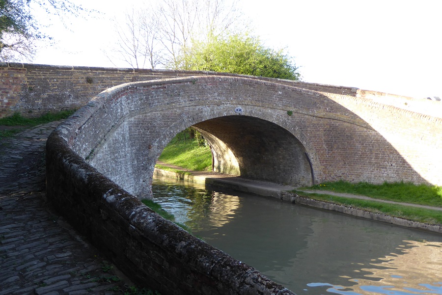 Halfie: Triple parapet bridge