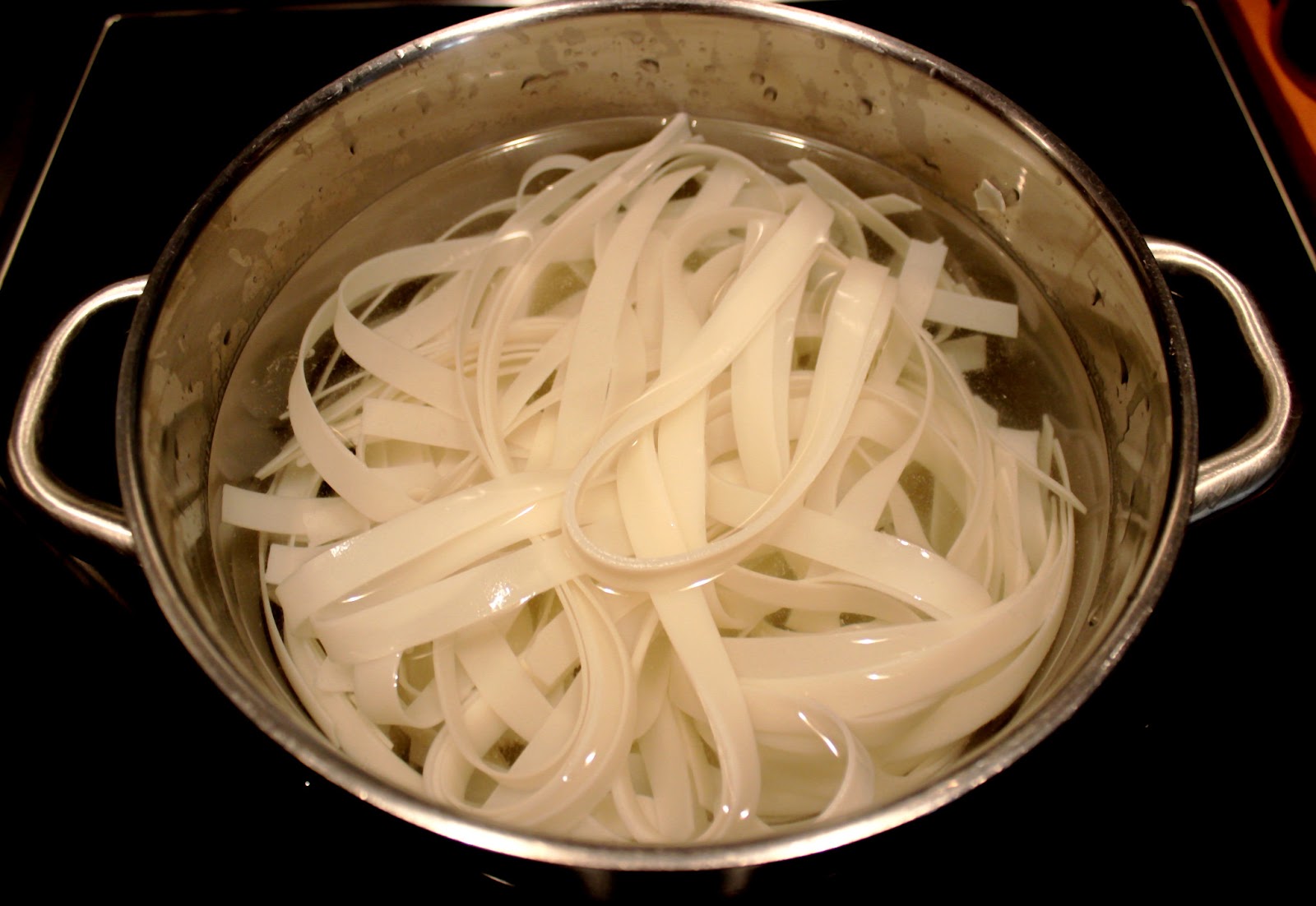 Invitations aux voyages culinaires: W71 - Wok de Pâtes de Riz au Satay