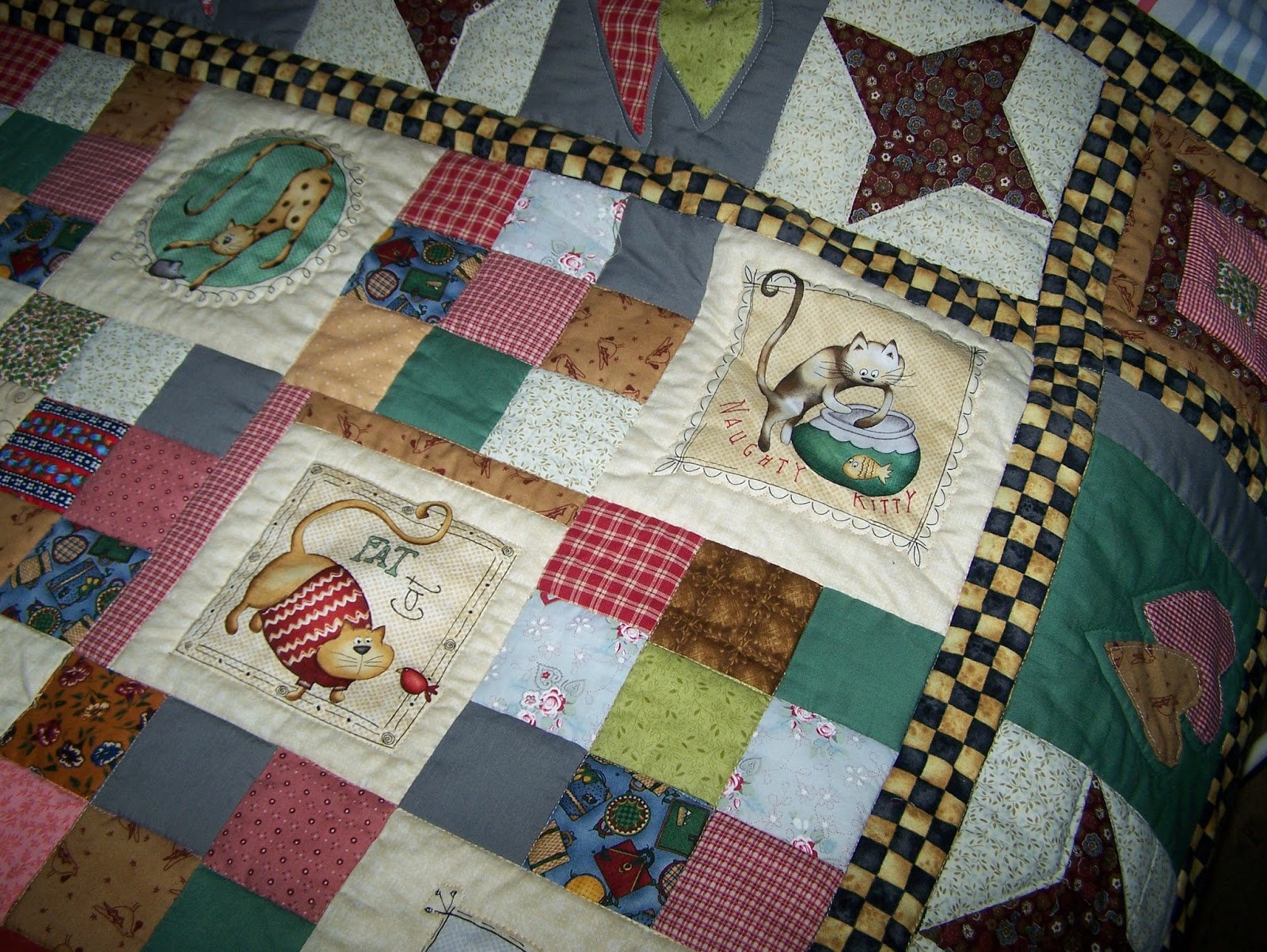 la petite maison de patchwork : COLCHA INFANTIL PATCHWORK de Gatos.