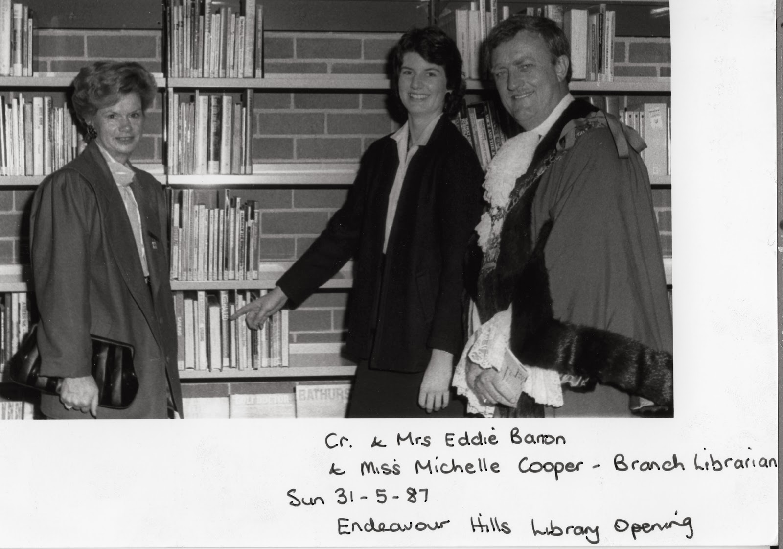 Casey Cardinia - links to our past: Endeavour Hills Library - 1980s