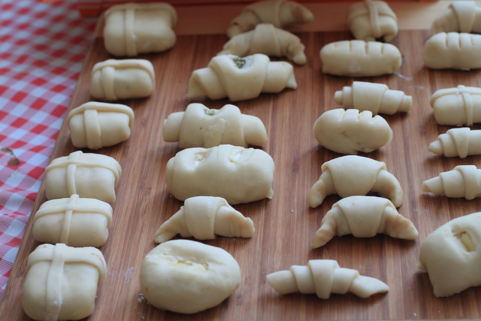 adilas kitchen: mini fatayer (mini stuffed breads) best bakes i ever made
