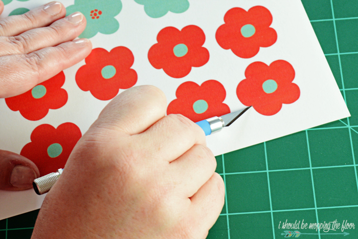 Free Printable Paper Mini Rosette Banner | i should be mopping the floor
