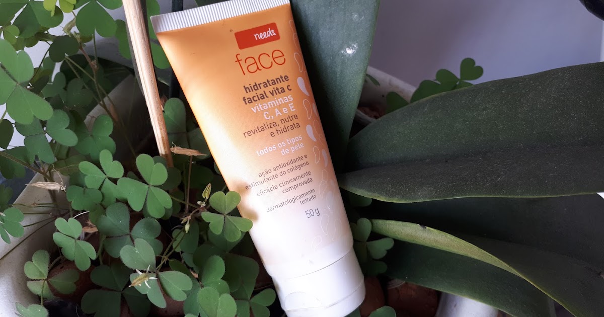 Needs Hidratante Facial. Mulheres Que Usam Make