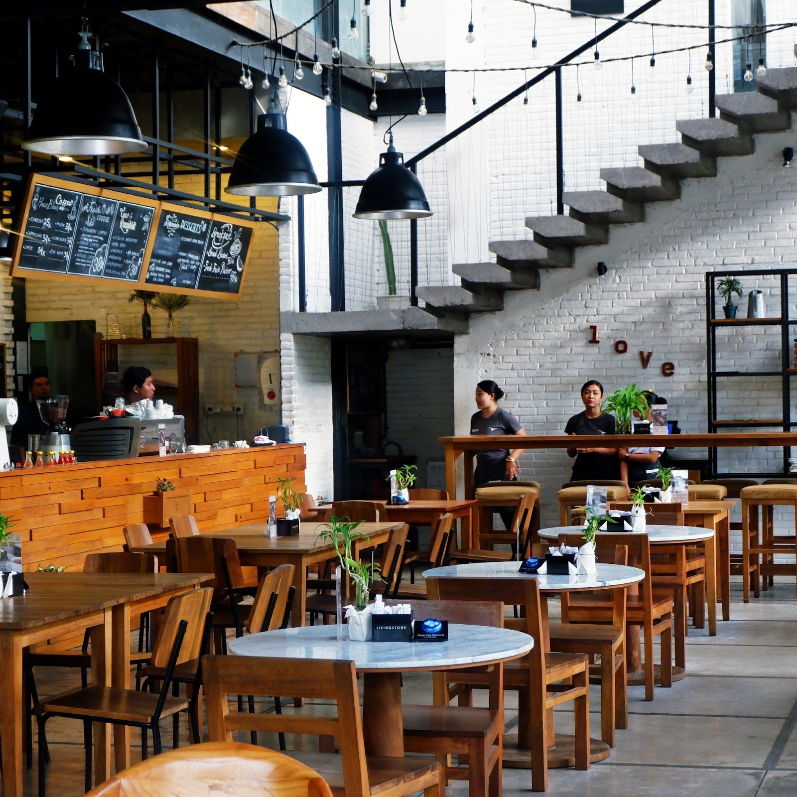 LIVINGSTONE CAFE & BAKERY, PETITENGET, BALI - Icha Khairisa