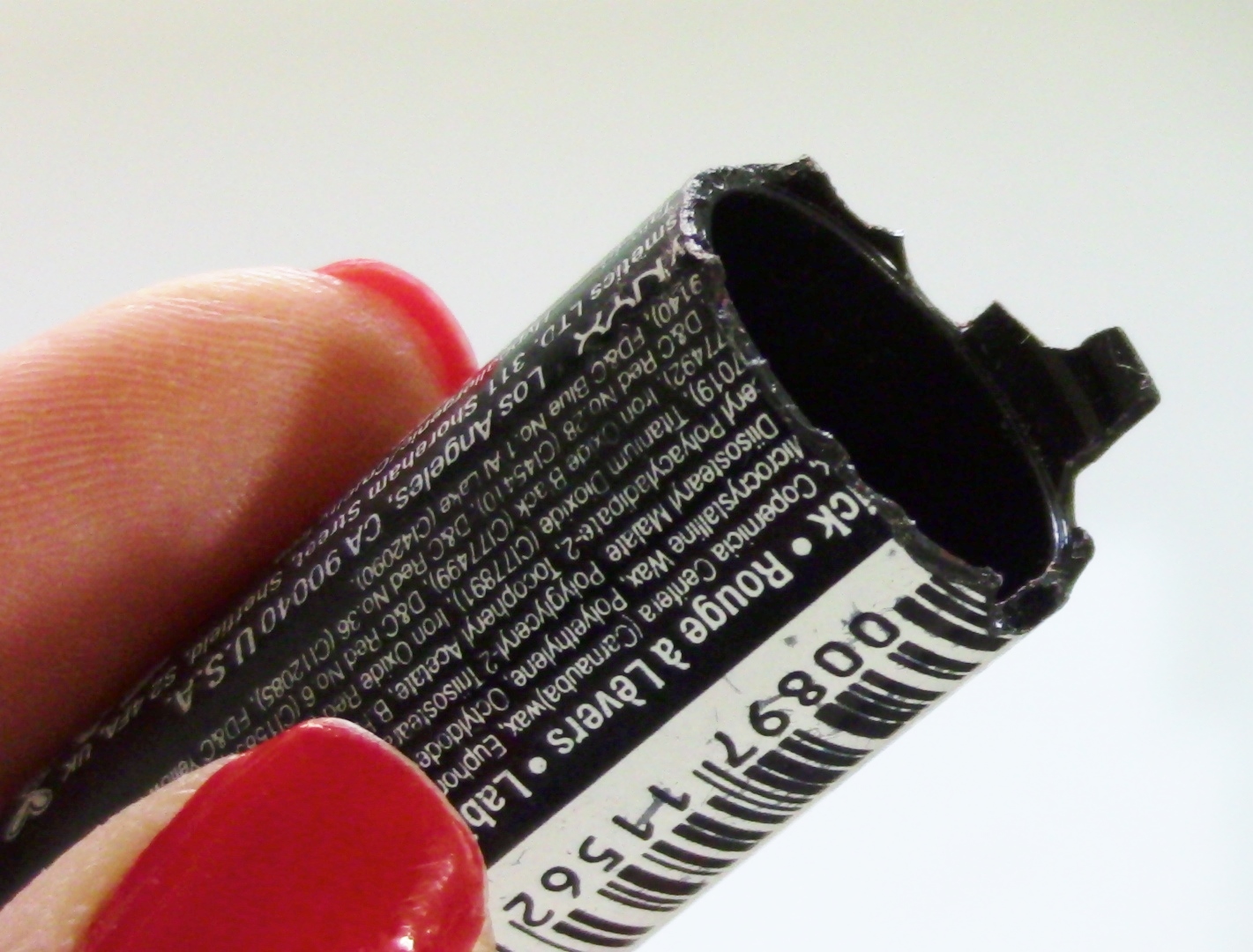 Broken Lipstick Lid? Make a new lipstick lid out of duct tape!