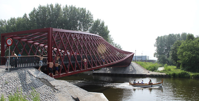 The Twist Bridge ~ Koło Naukowe Konstrukcji Mostowych Politechniki ...