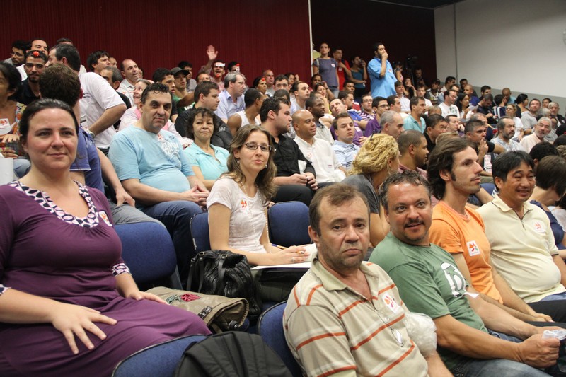 AMOALUZ em Paris: Simone Gatti é selecionada e representa proposta de ...