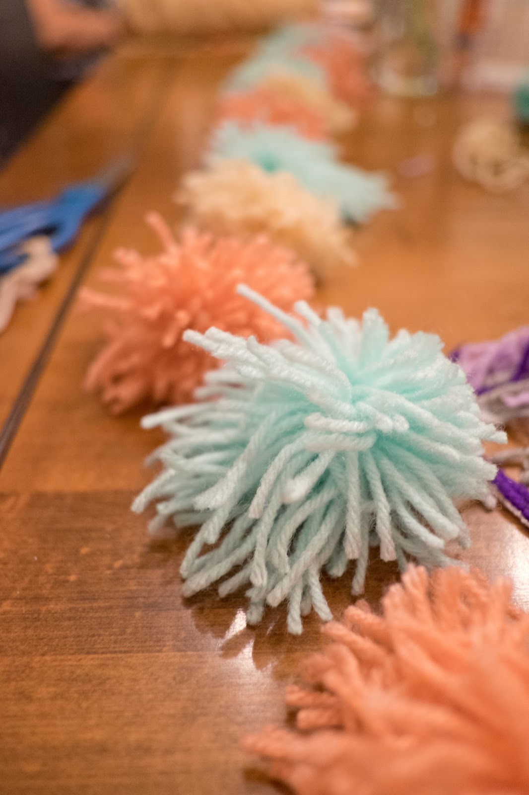 Domestic Fashionista: Girl's Craft Night: Yarn Art
