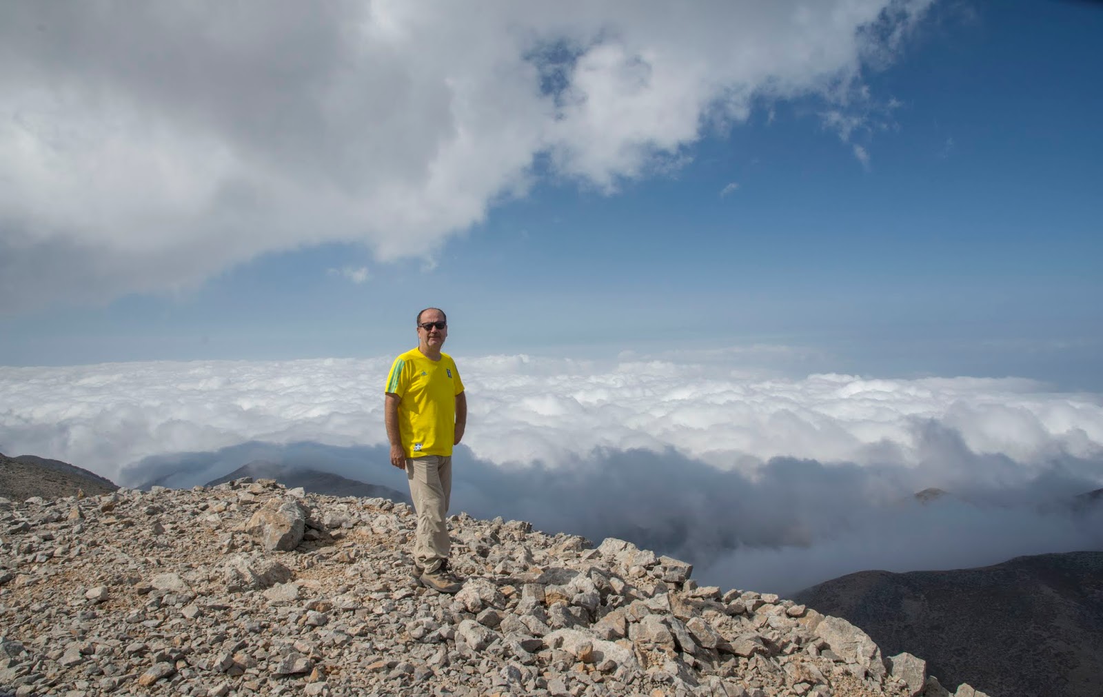 EXPLORE MOUNTAINS: ΔΙΑΣΧΙΣΗ ΛΕΥΚΩΝ ΟΡΕΩΝ (ΑΜΜΟΥΤΣΕΡΑ-ΞΥΛΟΣΚΑΛΟ)