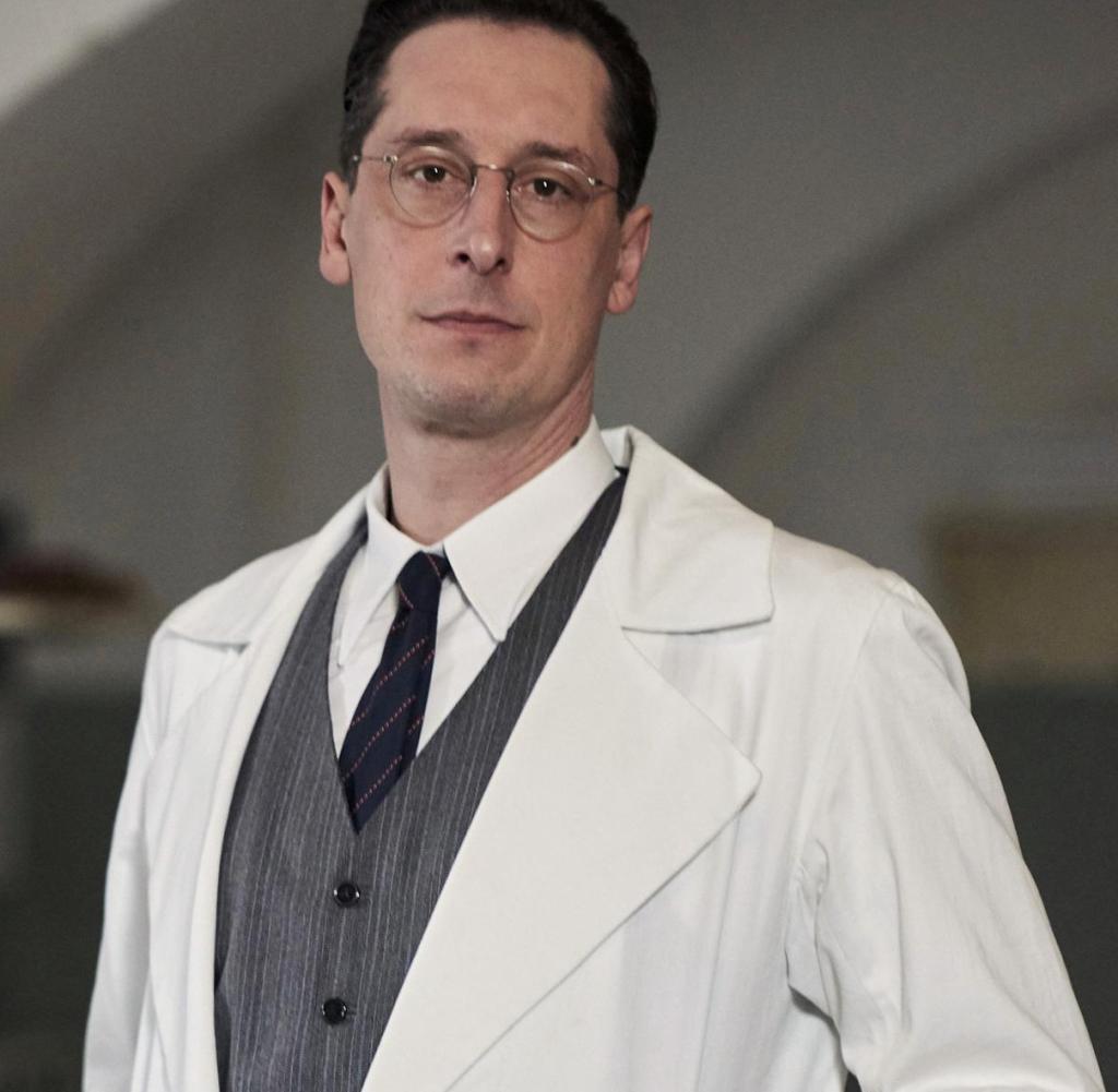 Confesiones de una Gata Seriéfila: Charité at War: Un vistazo a la ...