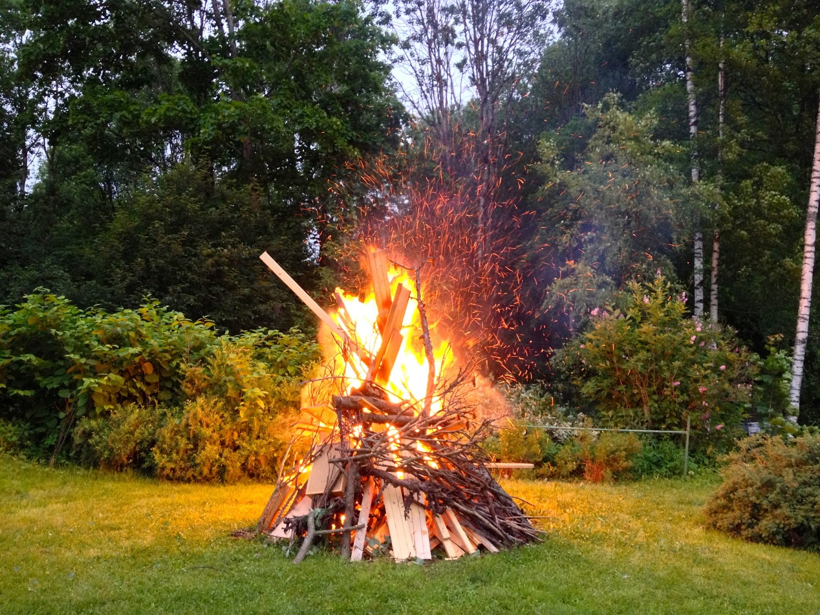 Life is Great: Norwegian Bonfire
