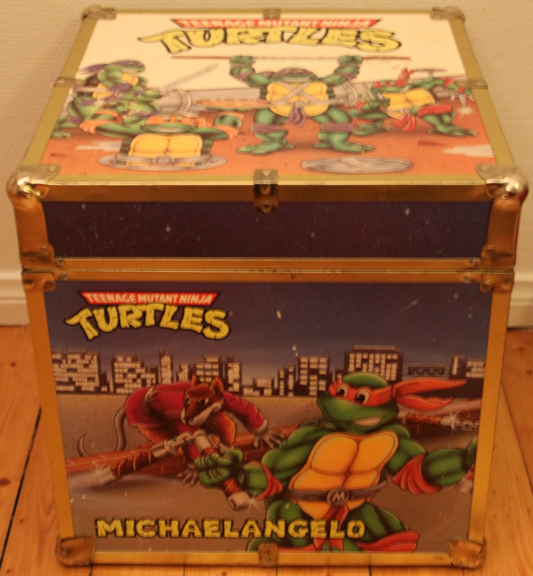 squer's TMNT Collection: 19?? WOODEN TOY BOX