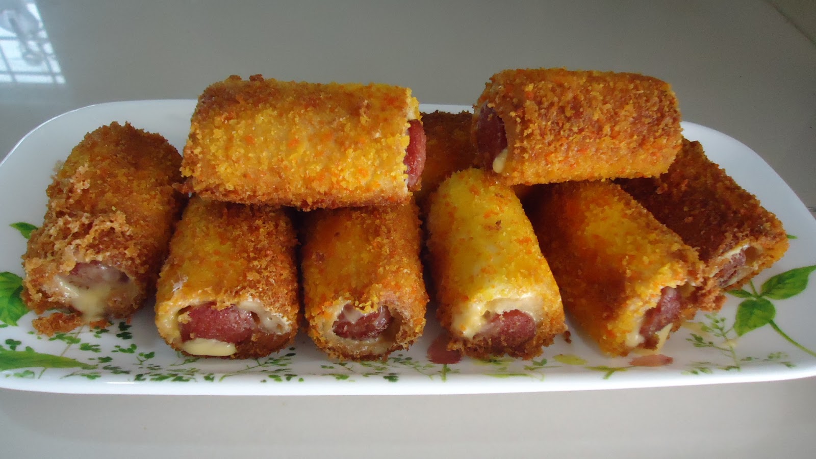 Zara ♥ Baking: ROTI GULUNG SOSEJ AYAM BERKEJU...