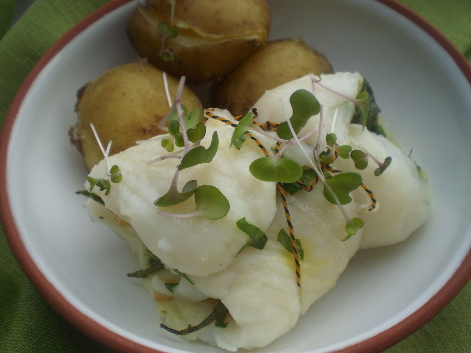 vinotava1: BALTĀS ZIVS FILEJA AR BRŪNINĀTU SVIESTU UN JAUNAJIEM KARTUPEĻIEM