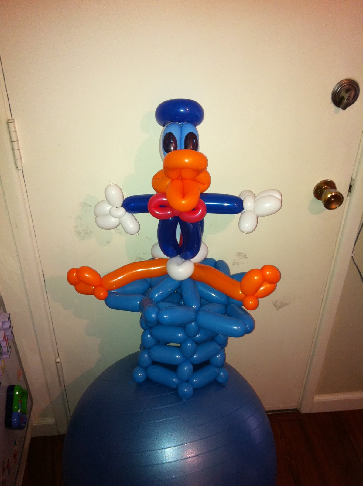 Balloon Twisting With Lien: Balloon donald duck
