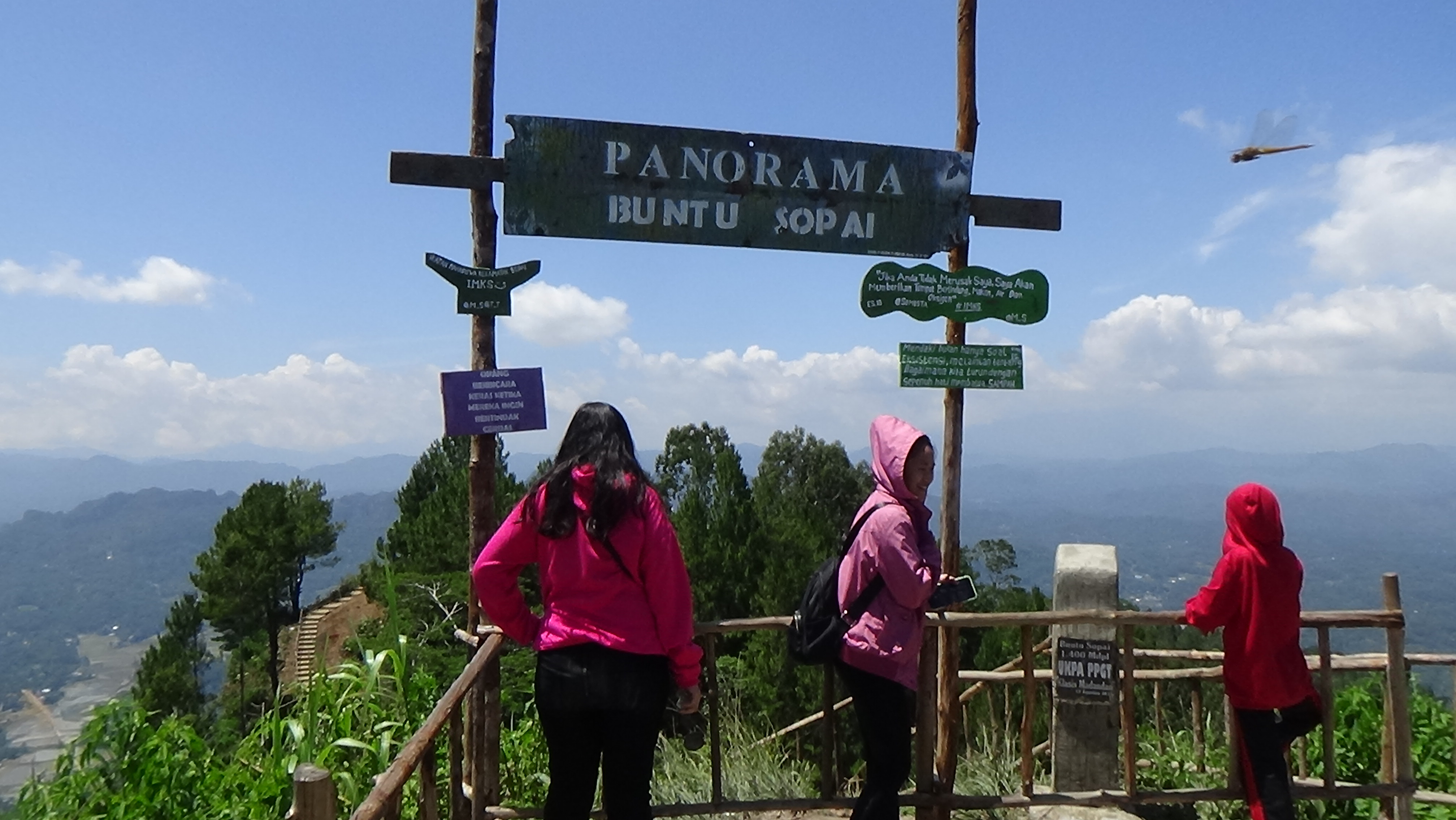 WISATA PUNCAK GUNUNG BUNTU SOPAI TORAJA UTARA, RUTE, TIKET DAN KEUNIKAANNYA