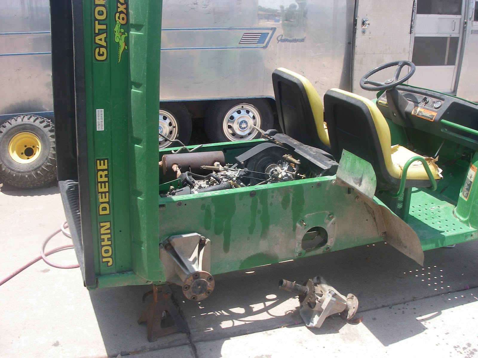 Recykler: John Deere Gator 6X4