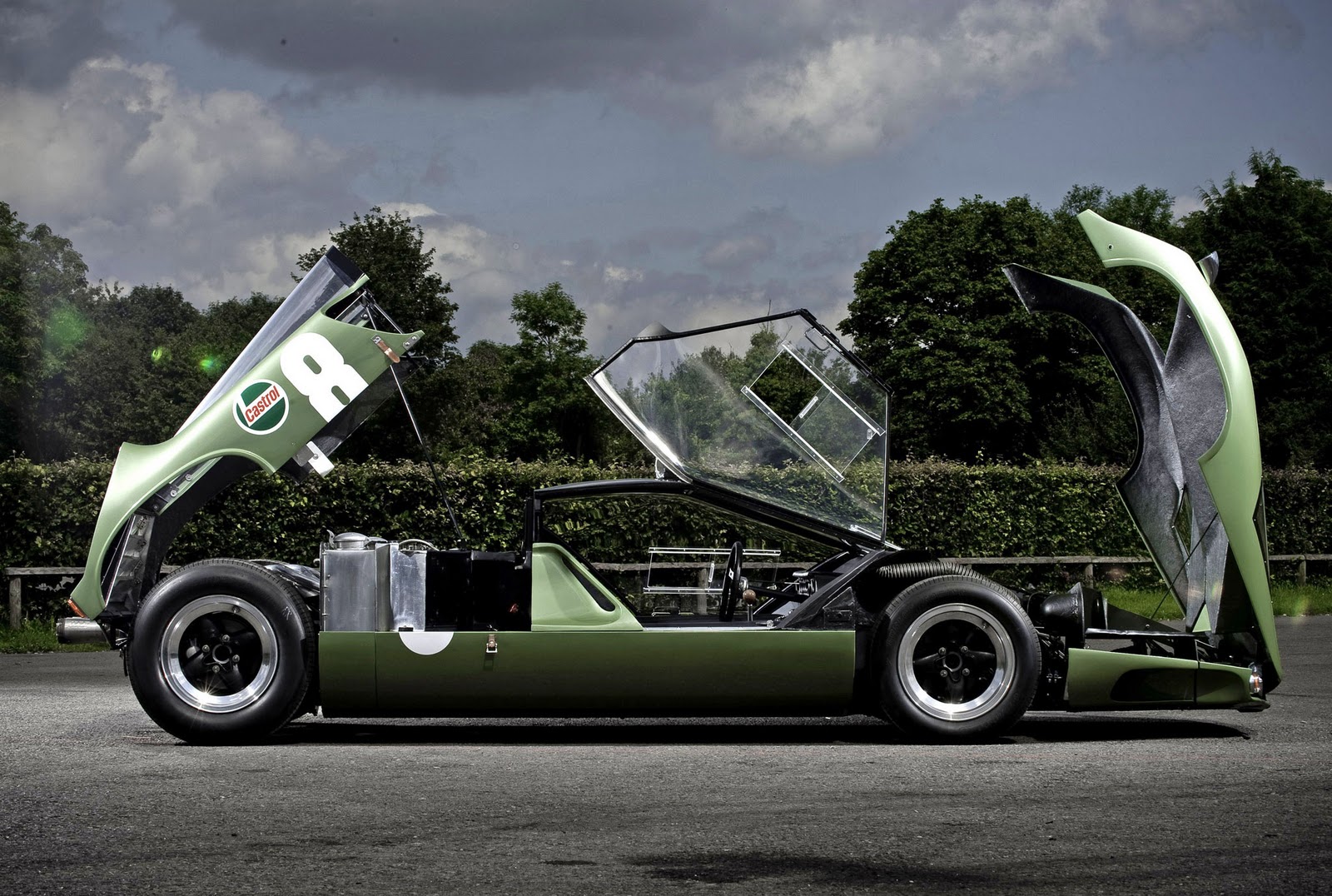 The Marcos Mantis XP, built for Le Mans