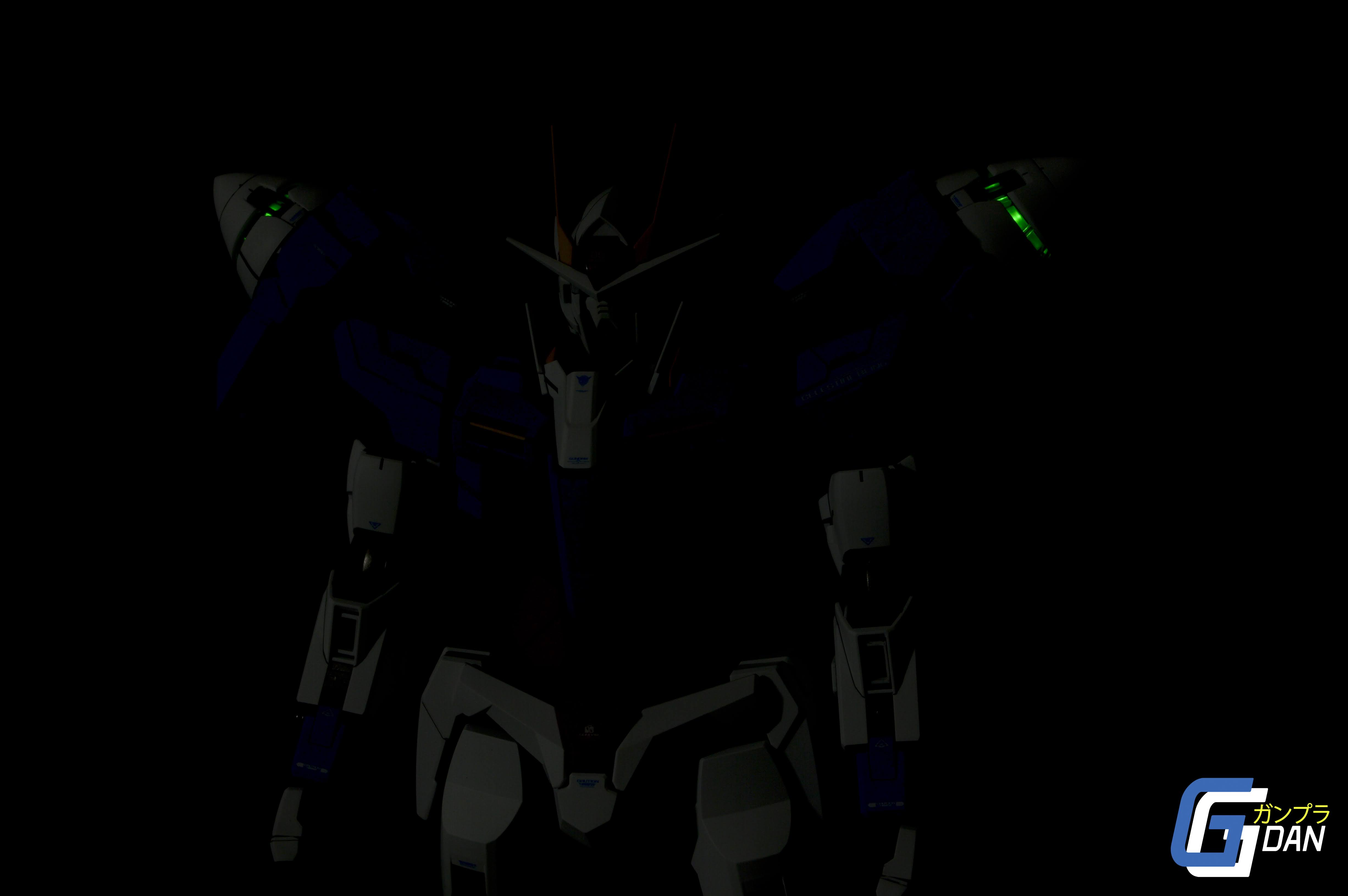 Perfect Grade Gundam 00 Raiser