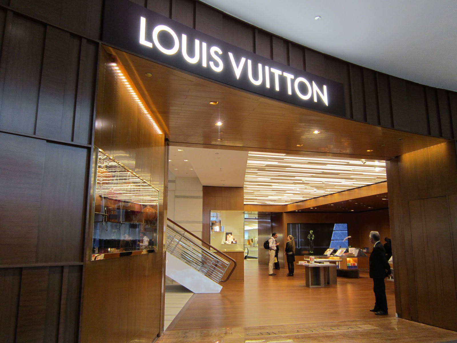 Louis Vuitton Singapore Customer Service | Paul Smith