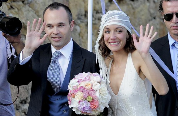 Barcelona's star Iniesta's wife Anna Ortiz got married after Euro