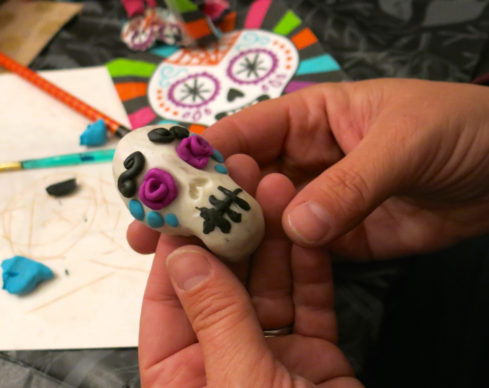 Cassie Stephens: DIY: El Dia de los Muertos Calaveras