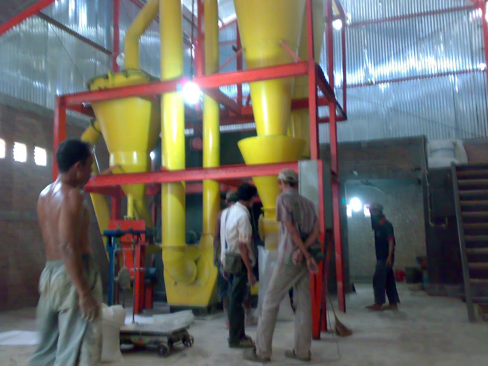 MESIN TEPUNG MULTIGUNA: Mesin Penepung Batok kelapa Onggok Serbuk kayu.