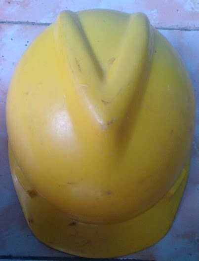 Material Listrik: Helm Sebagai Pelindung Kepala Saat Bekerja Di Lapangan