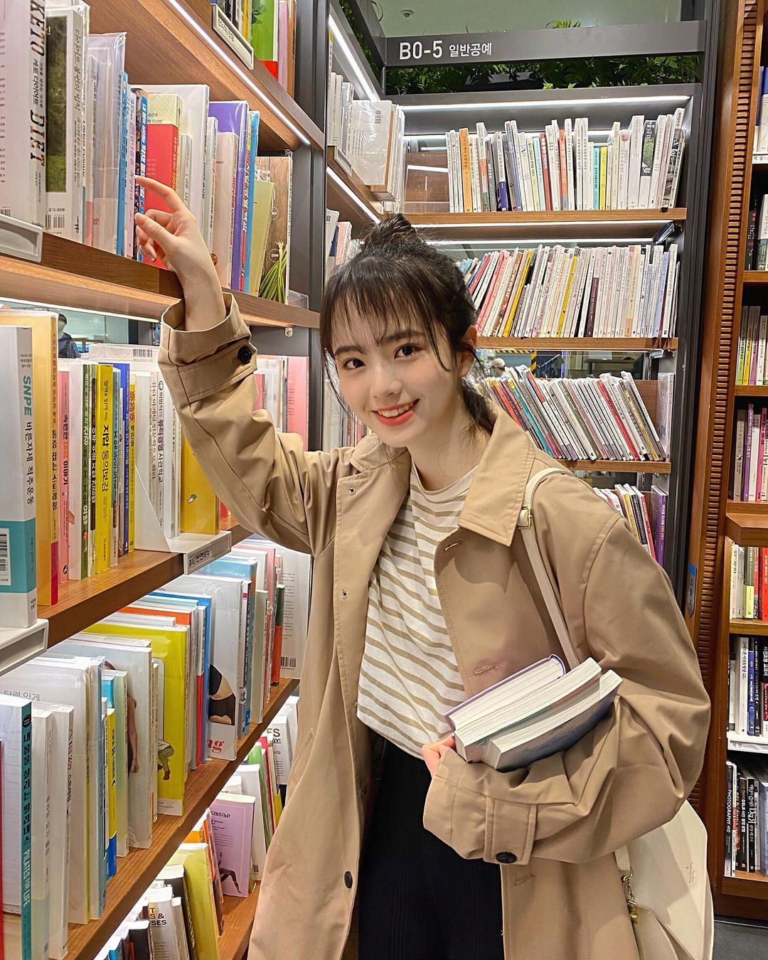 1999台灣 查生活百科 opendata : Tik Tok 百萬粉絲網紅 清純如鄰家女孩 Tinya