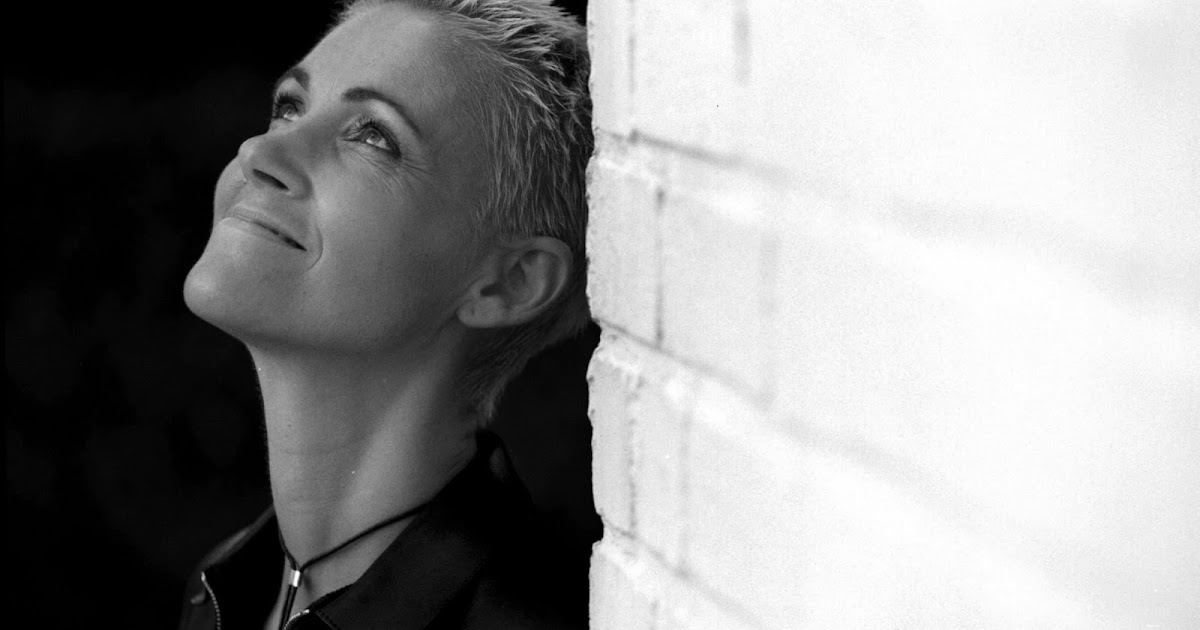 THE GRANDMA'S LOGBOOK ---: MARIE FREDRIKSSON, 'SÅ LÄNGE DET LYSER MITTEMOT'