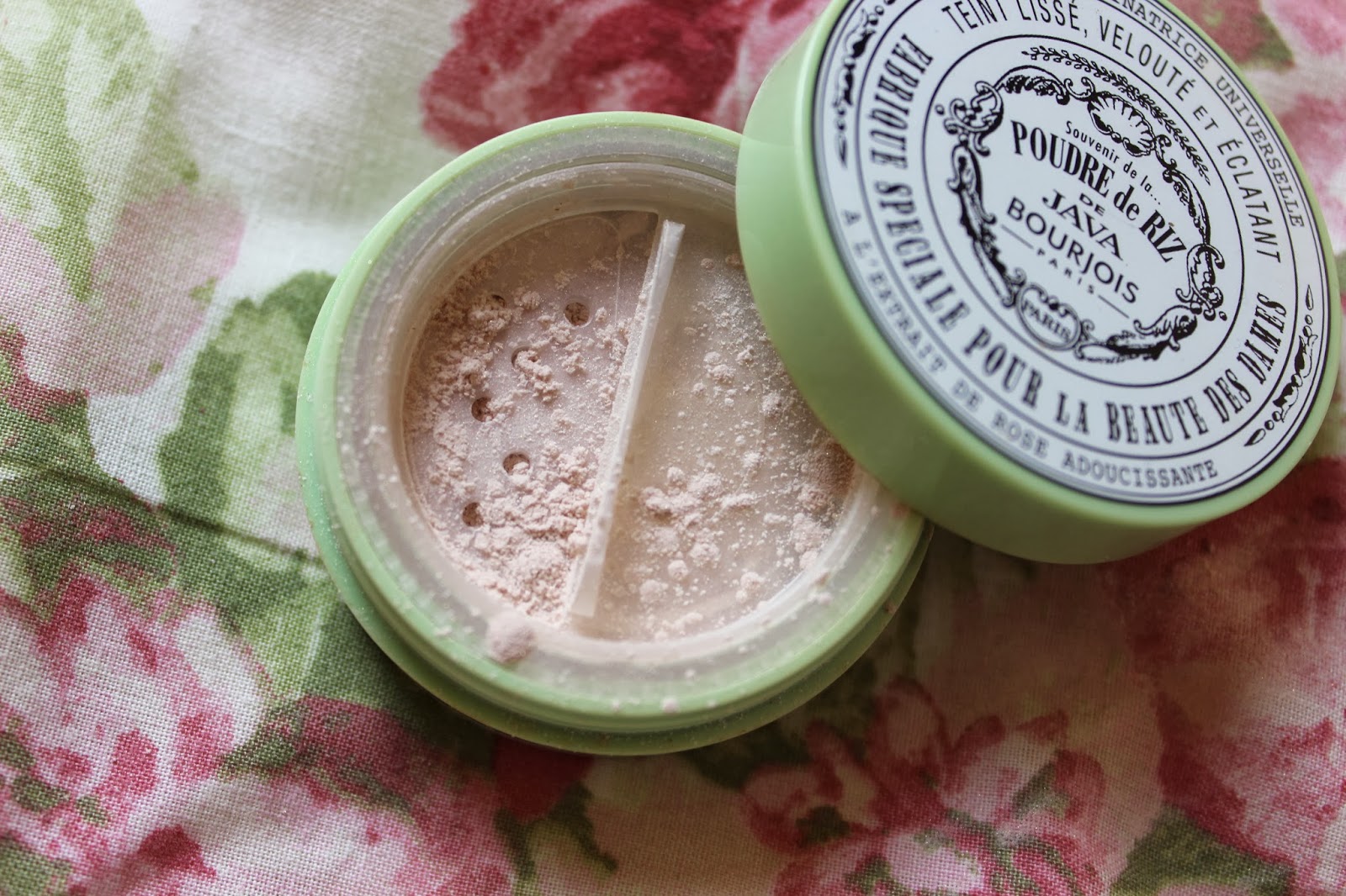 Meg's Boutique: Bourjois Java Rice Powder