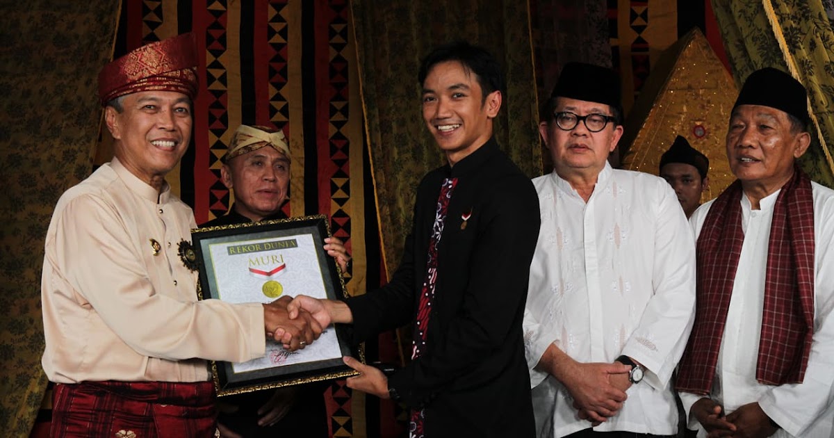 FPBM Dibuka, 4.000 Orang Pecahkan Rekor MURI Minum Aia Kopi Kawa