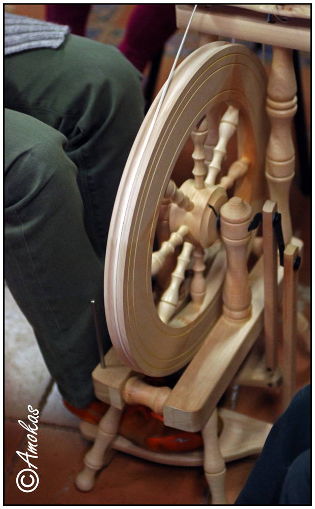 Paso a paso: La rueca marca el ritmo, el huso baila