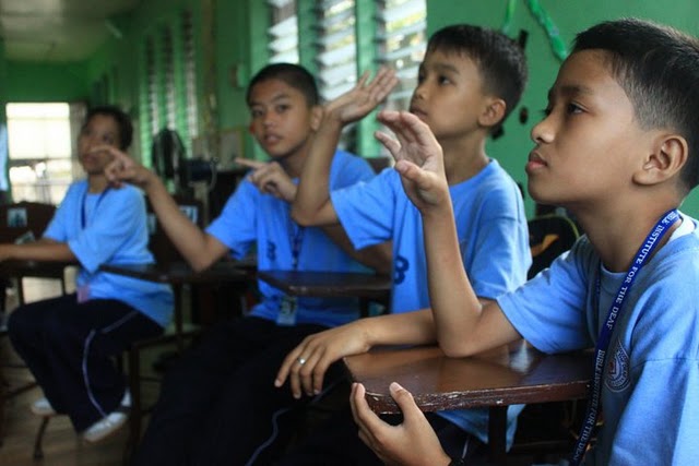 Deaf E-News: The Right of the Deaf to their Language