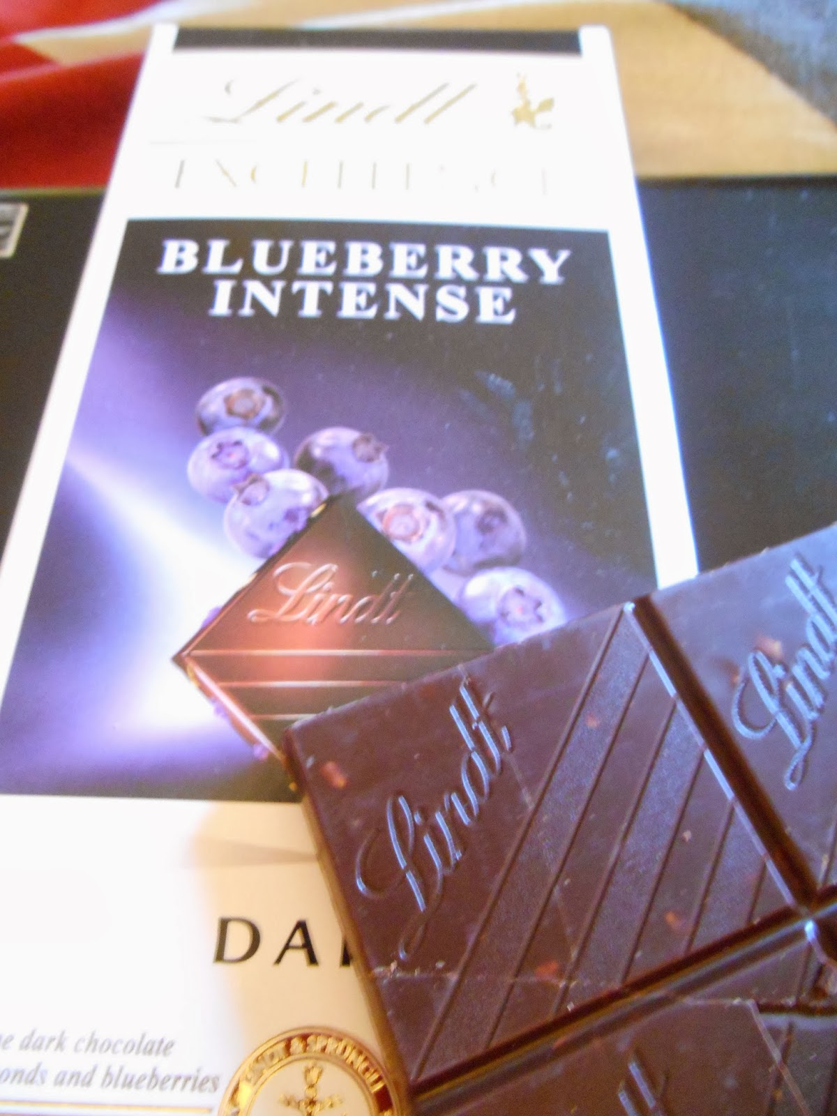 Madhouse Family Reviews: Lindt Strawberry and Blueberry Intense review