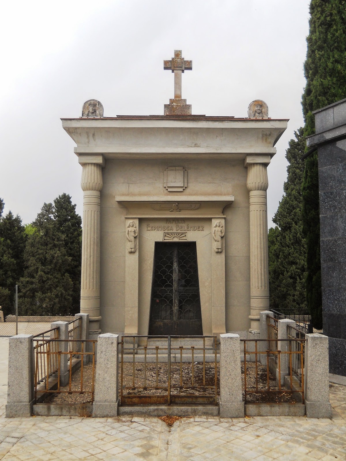 Madrid Art Decó: Panteón en Cementerio del Este