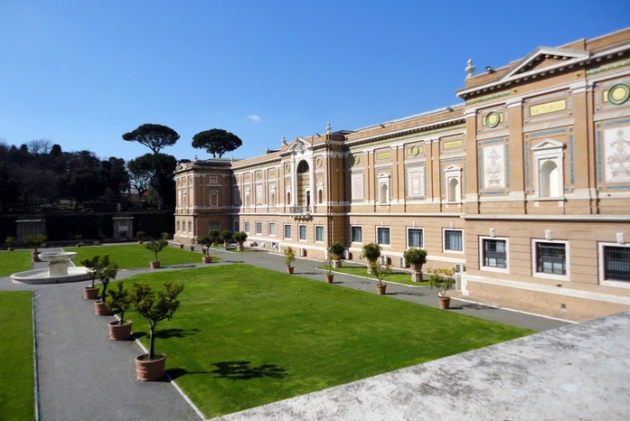 Apostolic Palace, Vatican City, Italy (with Map & Photos)