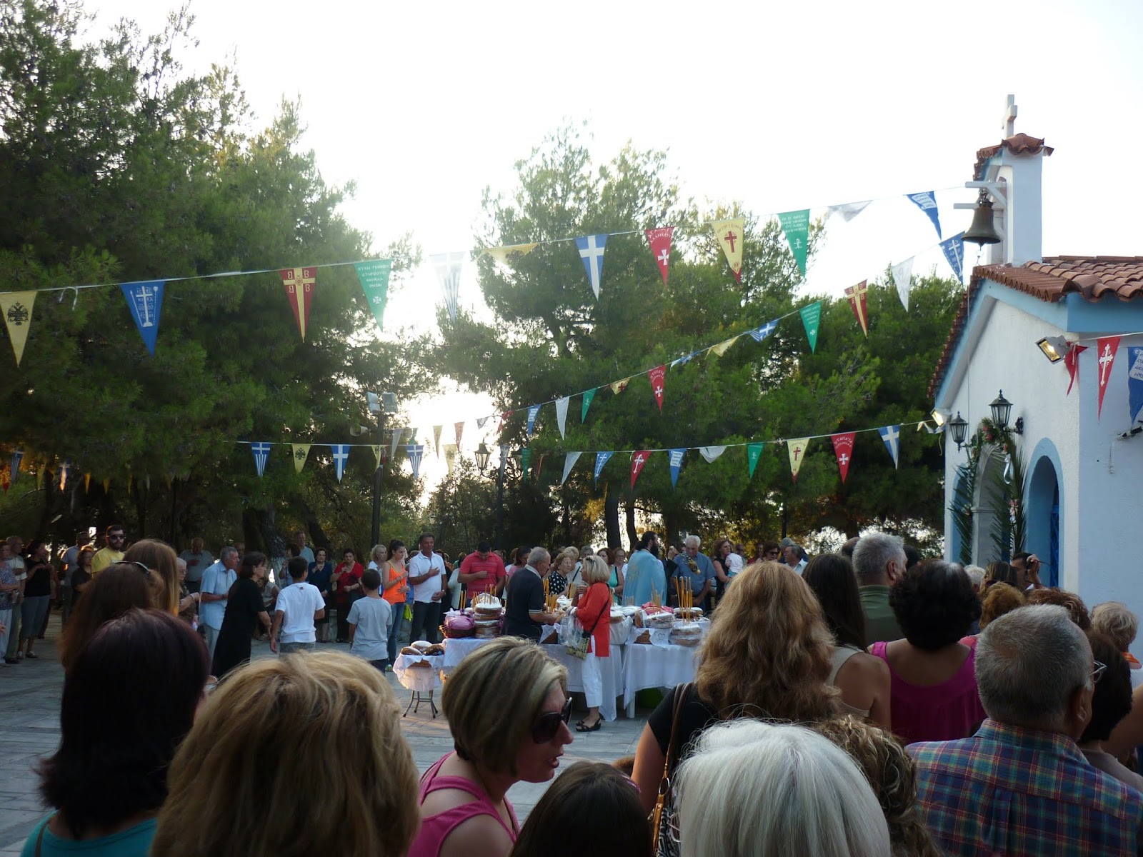 Η ΙΣΤΟΣΕΛΙΔΑ ΤΩΝ ΑΓΙΩΝ ΑΠΟΣΤΟΛΩΝ: ΠΛΗΘΟΣ ΚΟΣΜΟΥ ΚΑΙ ΕΦΕΤΟΣ ΣΤΟΝ ...