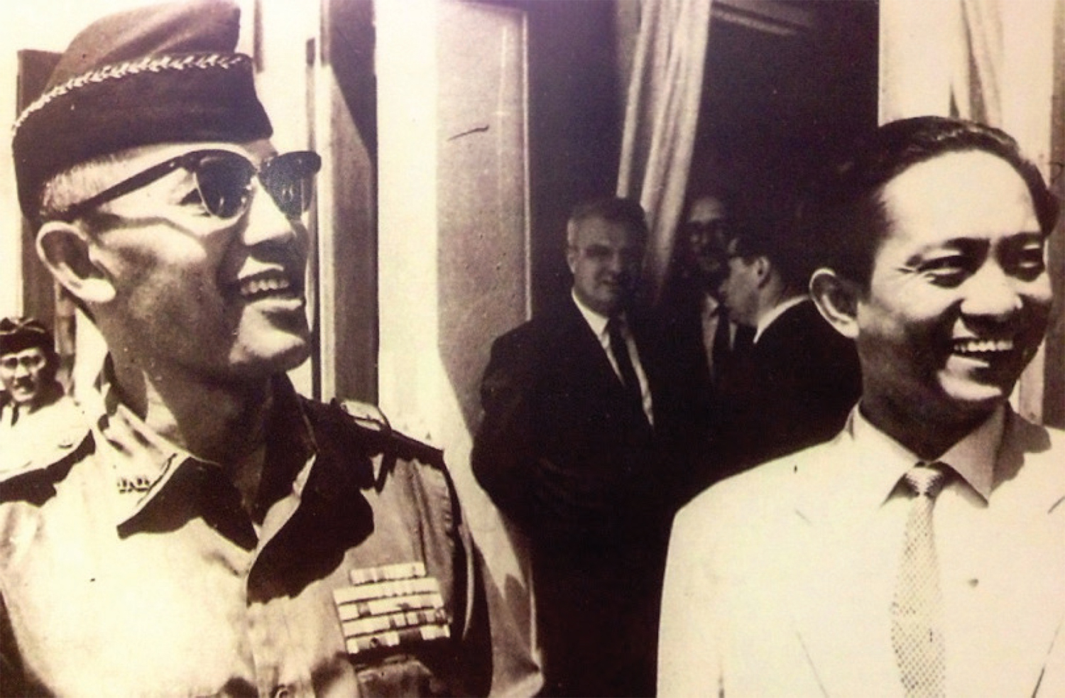 Indonesia Zaman Doeloe: A.H. Nasution dan D.N. Aidit dalam jepretan ...