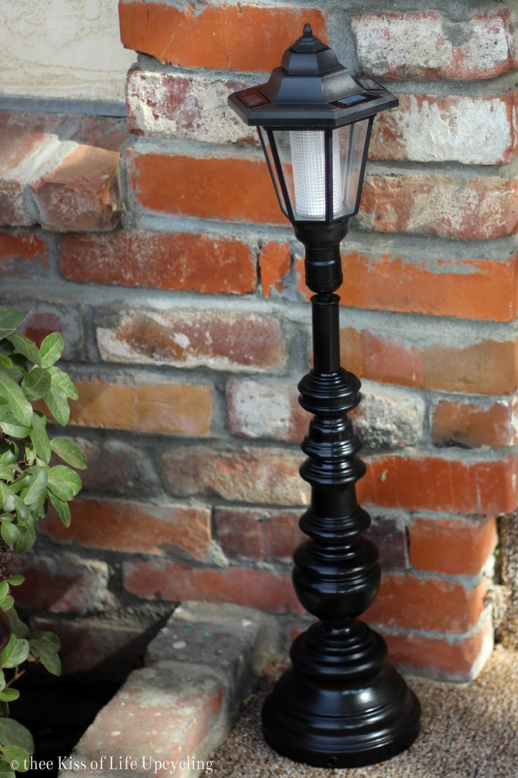 DIY Upcycled Solar Lamp Posts | thee Kiss of Life Upcycling