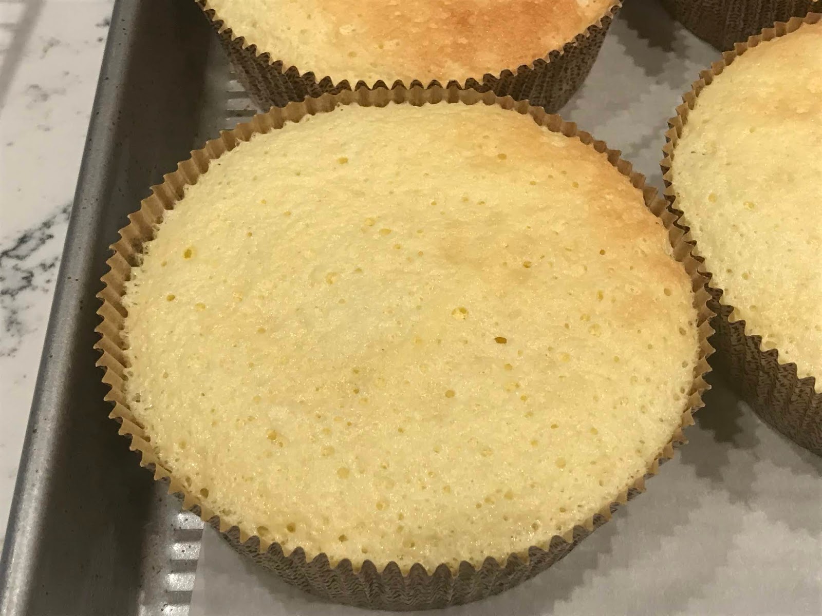 The Pastry Chef's Baking: Mamon (Filipino sponge cake)