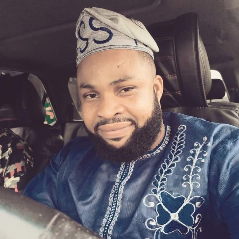 Height : How tall is Krissyjoh Chris?